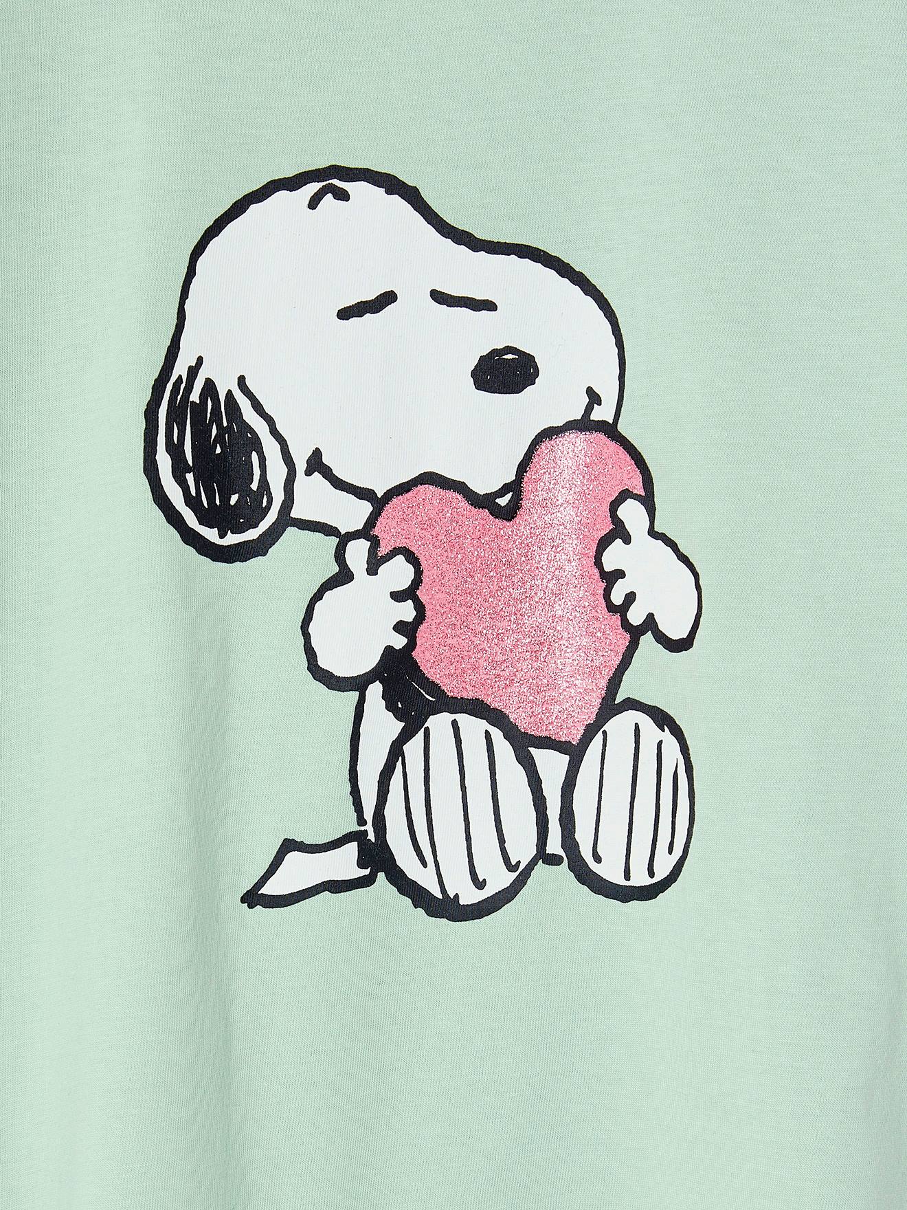 Snoopy Holding Heart